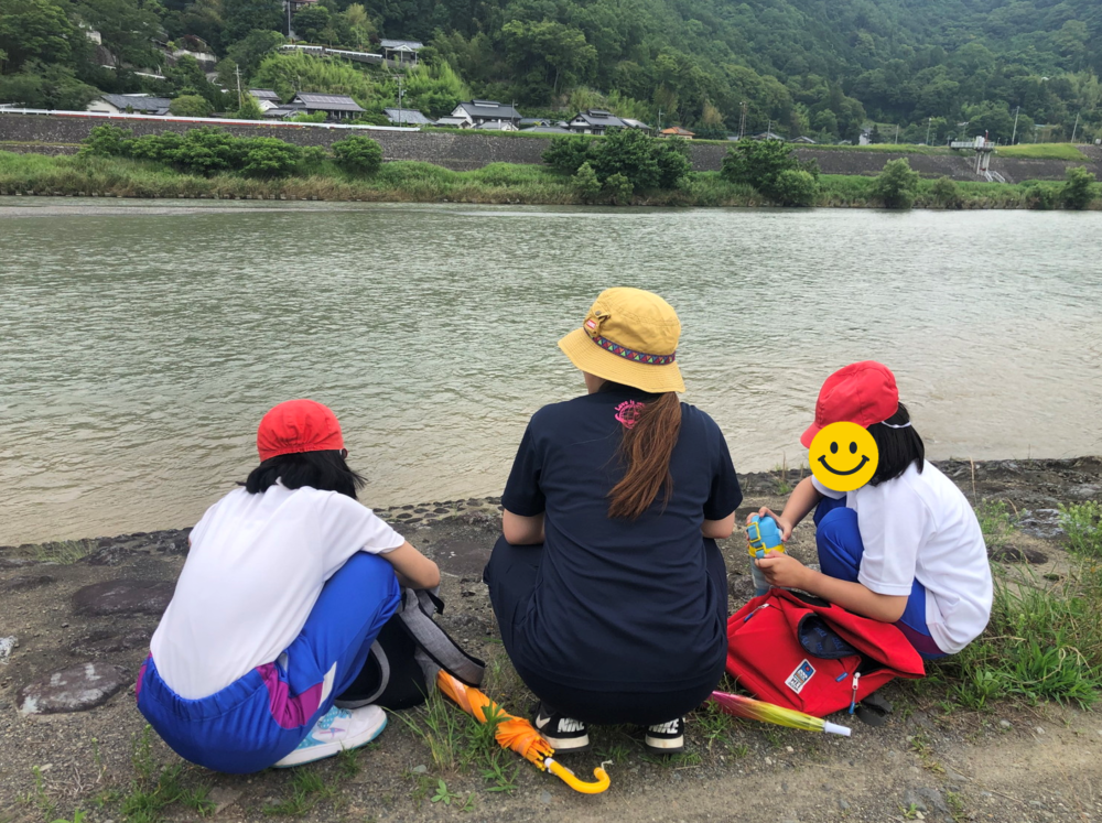 校外学習「いろいろな道を歩こう」（小学部） 山梨県立わかば支援学校ふじかわ分校